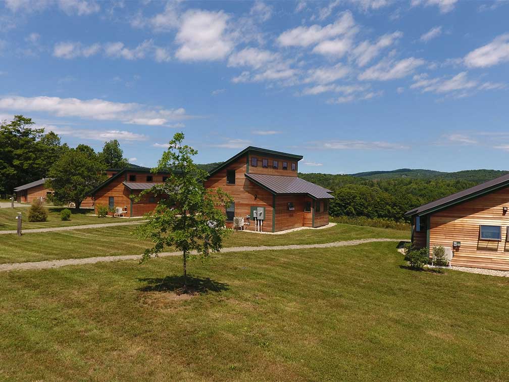 6 Romantic Getaways In Vermont (With Cabins!)